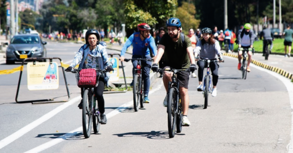 Cierres en Ciclovía por media maratón de Bogotá 2025 - Nación Colombia